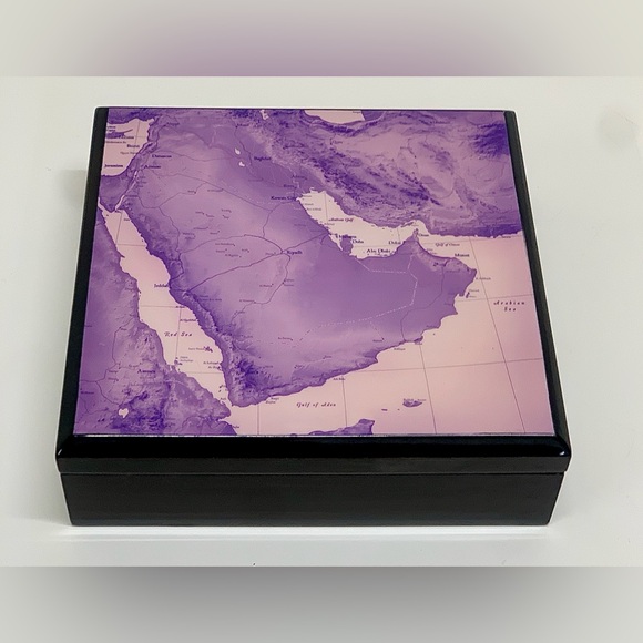 Bateel | Art | Bateel Arabian Peninsula Illustrated Hinge Lidded Wooden ...